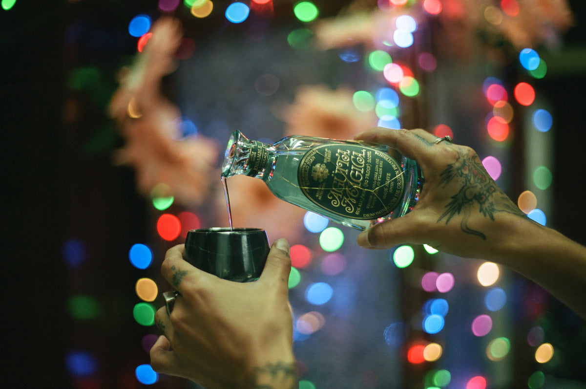 The Cabinet of Curiosities – Agua Mágica